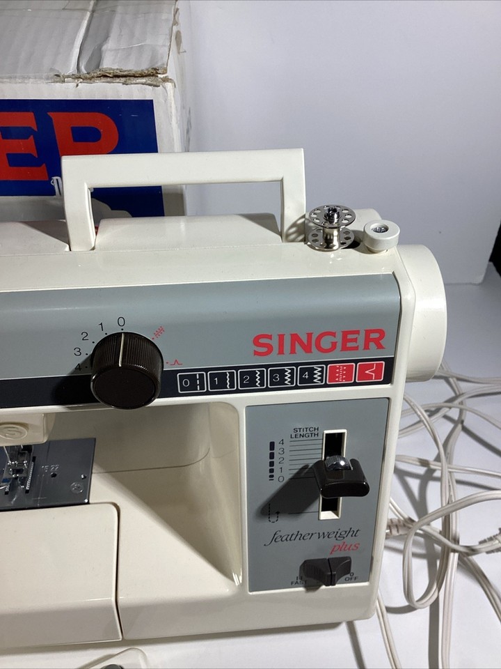 Singer Rare Model 324 White Featherweight Plus Sewing Machine Original ...