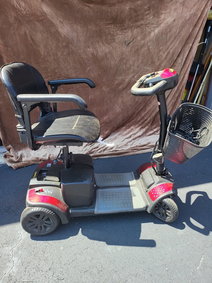 Pride Mobility Products Corp. Pride Victory 10.2 4 Wheel Scooter ...