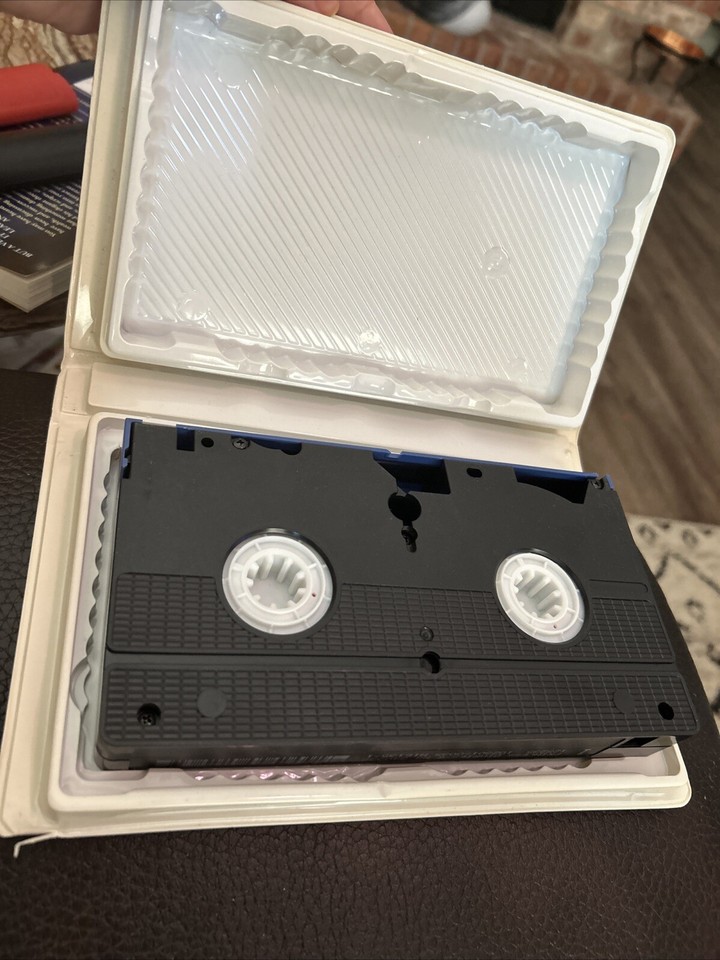 The Princess Diaries VHS 2001 Disney Clamshell Anne Hathaway Julie ...