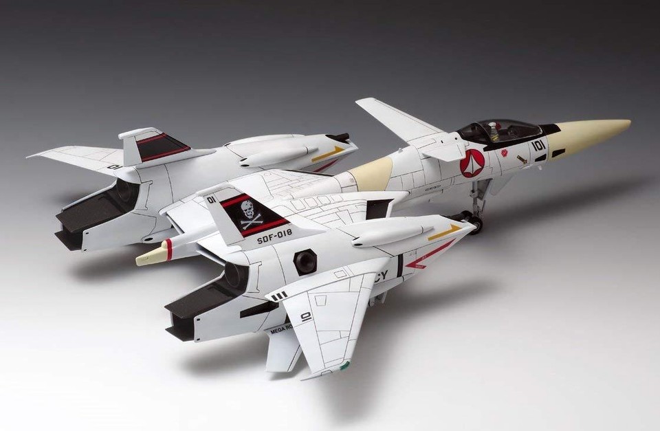 wave 1/72 MACROSS VF-4 Lightning III VALKYRIE Deluxe version Model kit ...
