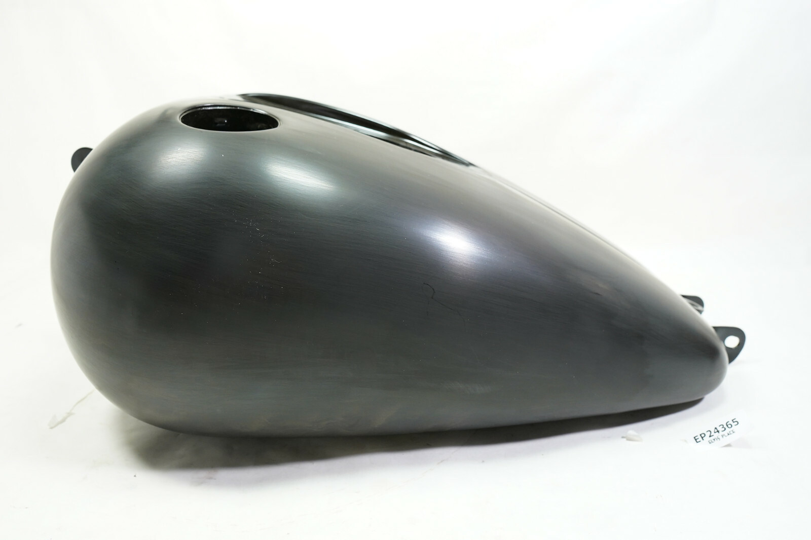 OEM Harley NOS Dyna fuel gas tank 61593-10 2010-2017 FXDL FXDWG FXDB ...