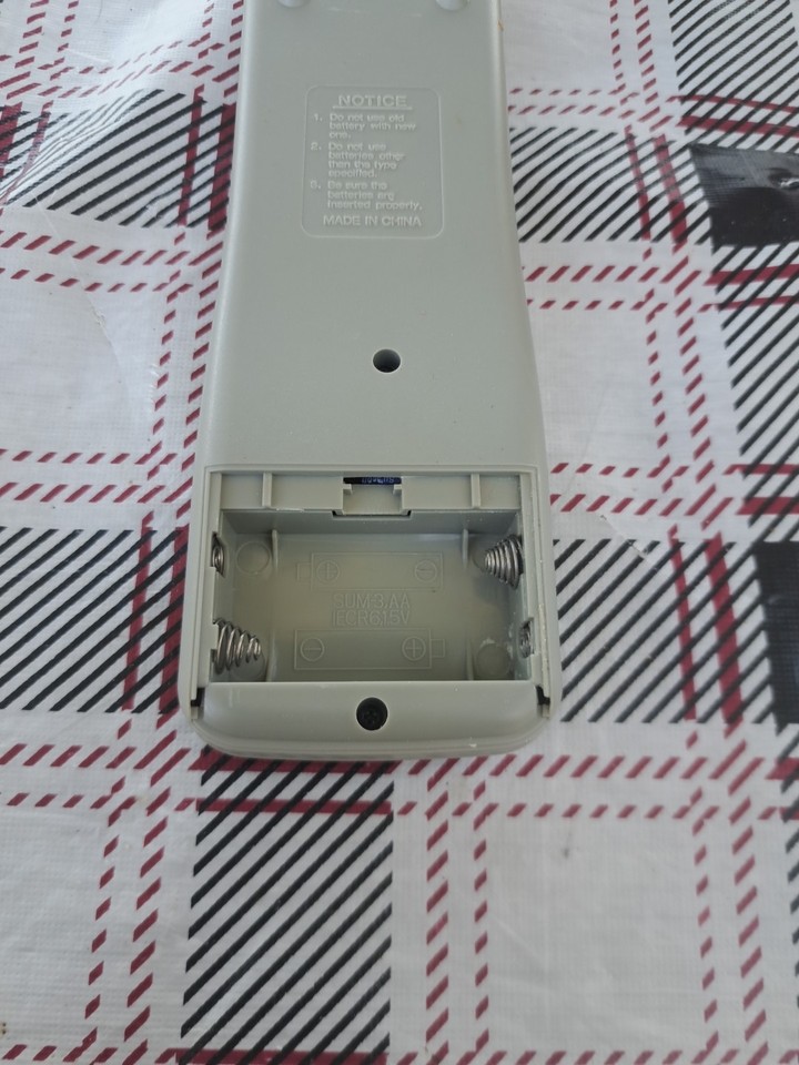 Remote Control SUM-3, AA IECR6, 1.5V, No Battery Cover, preowned fair ...