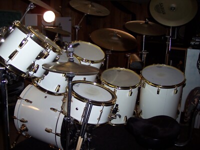 TEMPUS DRUMS aka MILESTONE. CRYSTALINA WHITE W/GOLD LUGS AND RIMS. | eBay