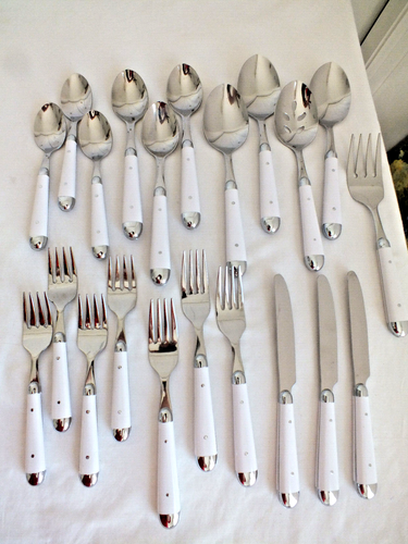 21 pcs 3 place set + more PALETTE WHITE Oneida stainless flatware ...