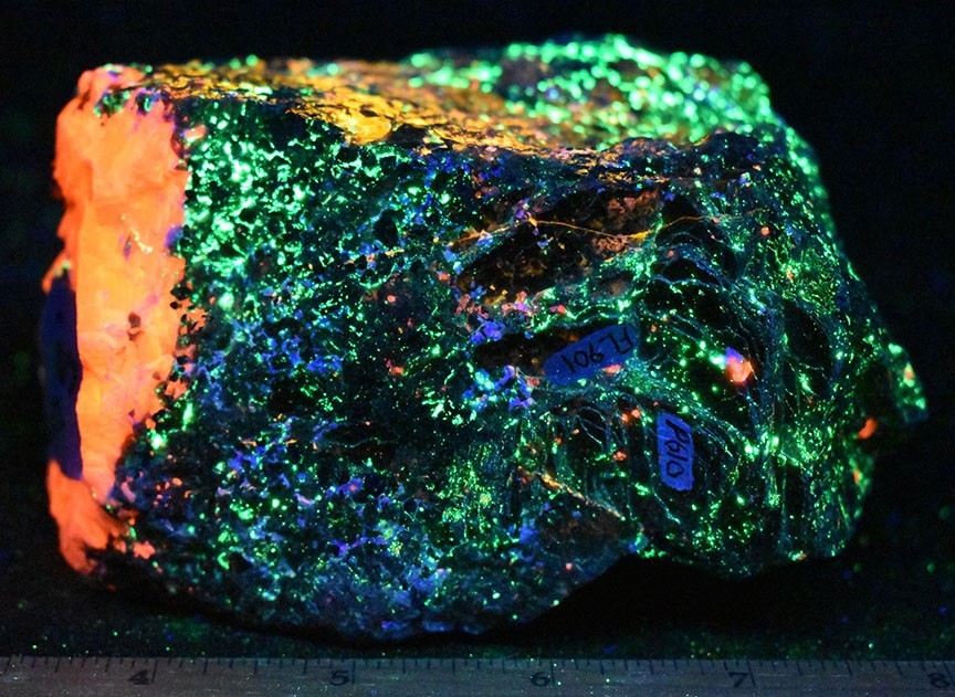 Big Bright Museum Fluorescent Hardystonite Clinohedrite Calcite ...