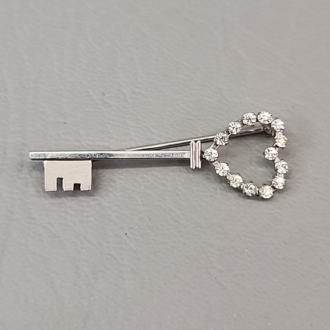 Krementz Heart Key Brooch Vtg Silver Tone Rhinestone Prong Jewelry Pin ...