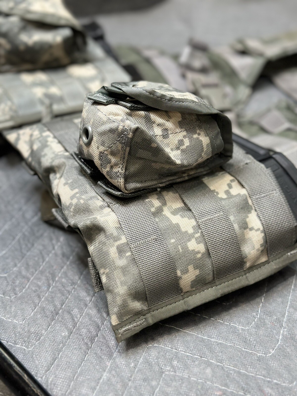 MOLLE II Tactical Vest w/ 2 Triple Mag Pouches + 2 Frag Pouches! 5 ...
