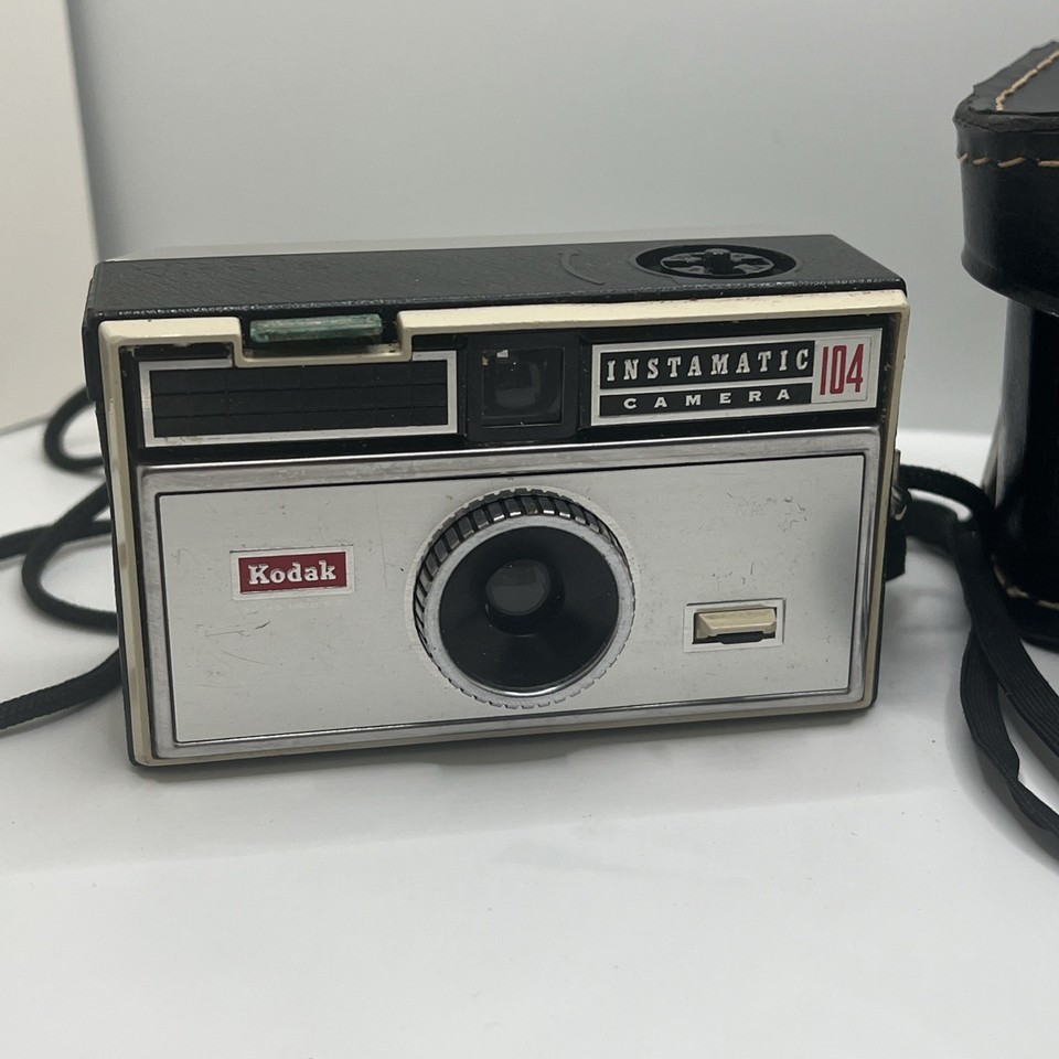 Kodak Instamatic 104 Camera With Leather Case (UnTested) Vintage 1960s ...