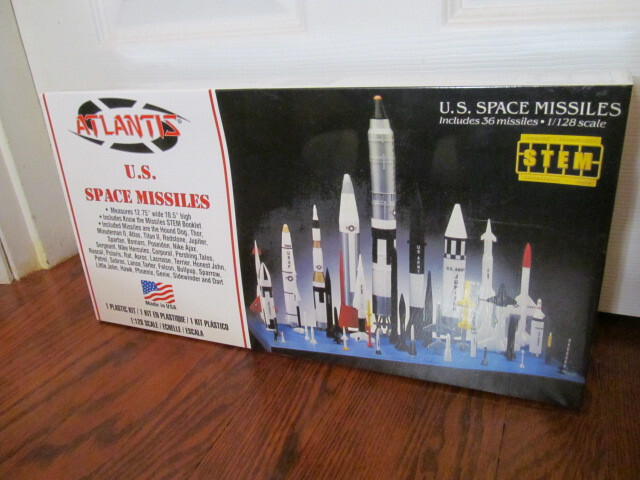 Atlantis US Space Missiles 1/128 Scale Plastic Model Kit, 36 Missiles ...