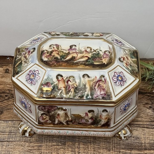 R. Capodimonte - Hand Painted Porcelain Octagonal Casted Box - Make in ...