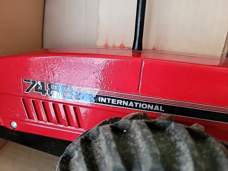 ERTL International Harvester IH 7488 2+2 Anteater 1/16 Scale USA ...