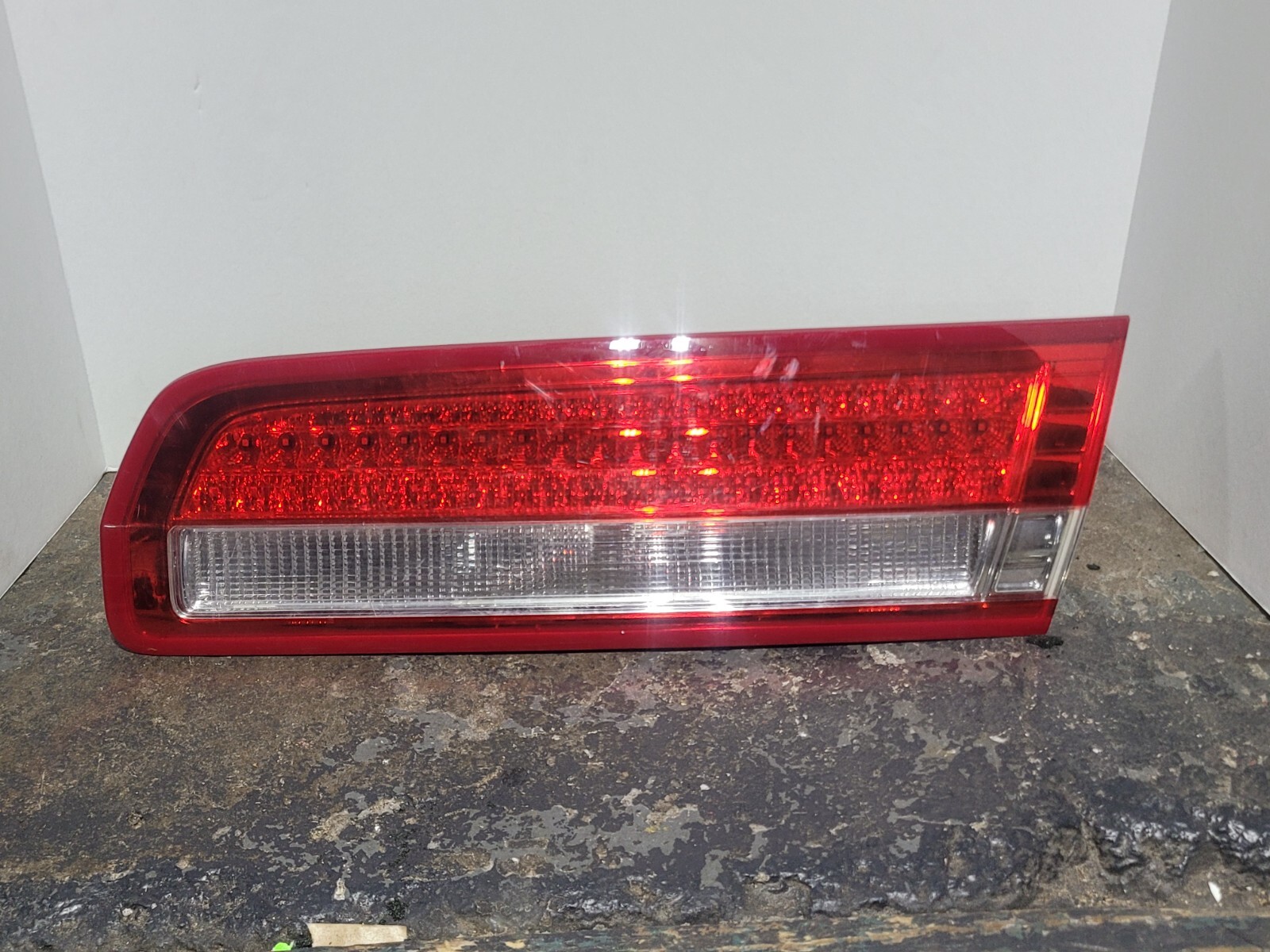 Lincoln MKZ 12010-12 Hybrid Rear Right Inner Tail Trunk Lid Light 9H63 ...