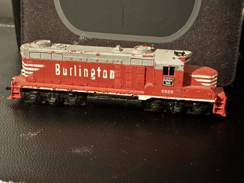 HO Scale Tyco/Mantua GP20/5628 Burlington Powered Diesel Locomotive ...