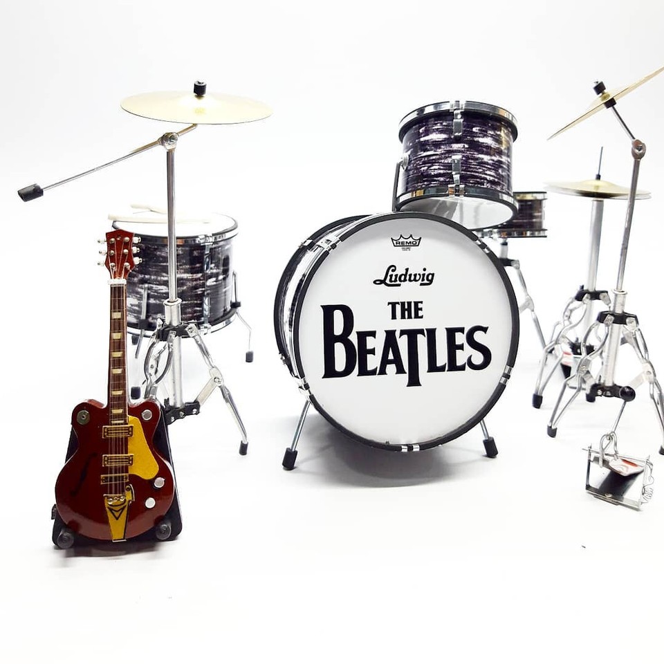 Miniature Beatles Instrument Set Accurate Reproduction of Guitars ...