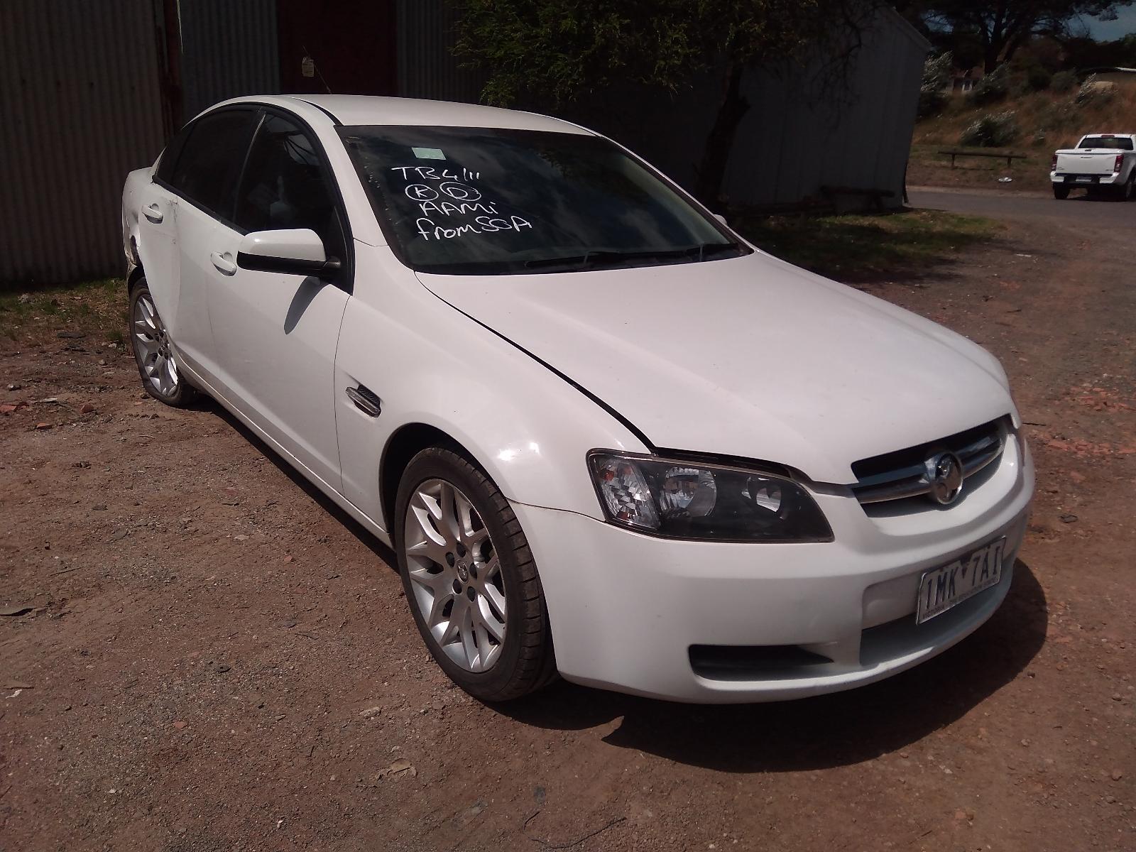 HOLDEN COMMODORE RIGHT DOOR MIRROR VE, NON PUDDLE LAMP TYPE, 2006-2013 | eBay
