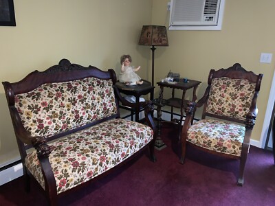1800-1899 - Antique Victorian Parlor Set