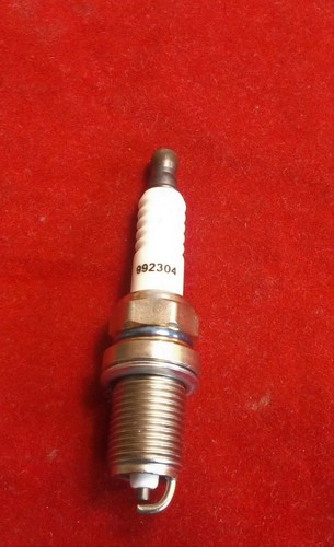 Zündkerze Briggs&Stratton 992304 für OHV Motor, ersetzt 792015,992306 ...