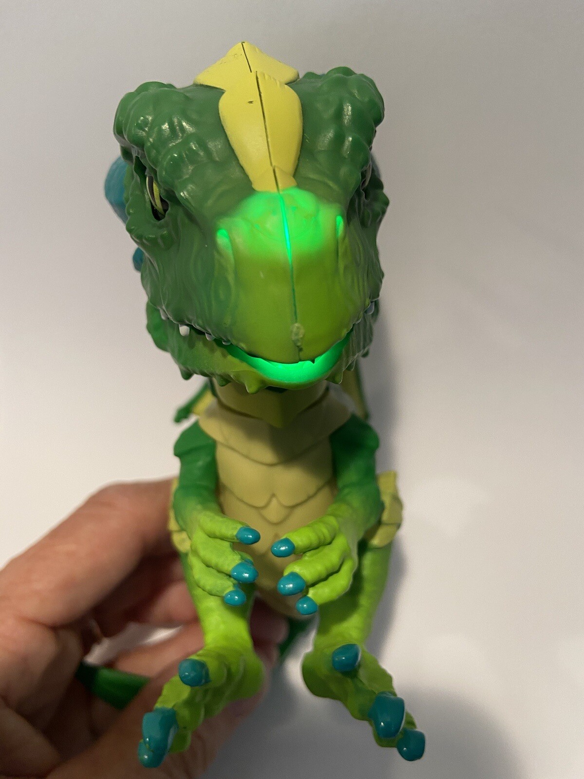 WowWee FINGERLING UNTAMED DRAGON VENOM GREEN Lights Up Moves | eBay