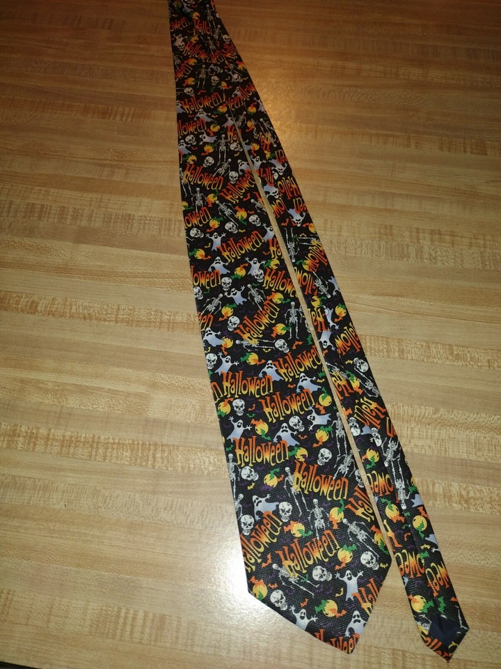 Halloween Necktie 4x58 Polyester Skeletons Skulls Ghosts Tie | eBay