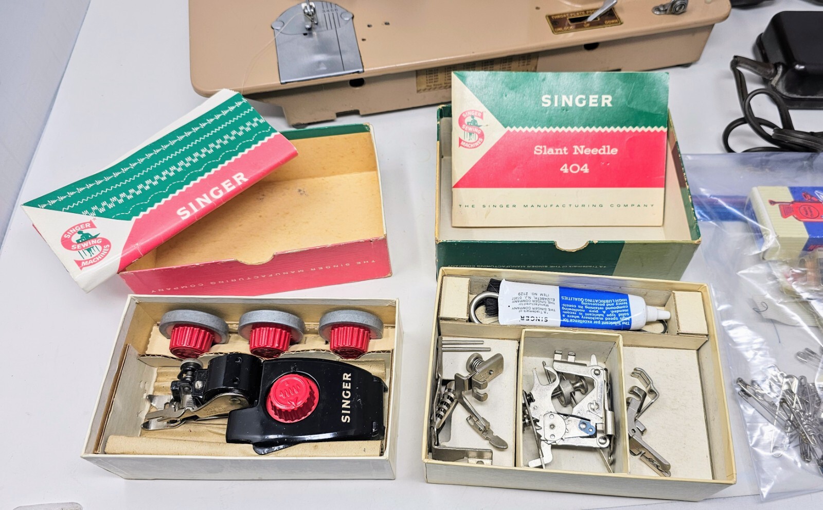 Vtg Singer 404 Slant Needle Sewing Machine w/Pedal Controller/Manual ...
