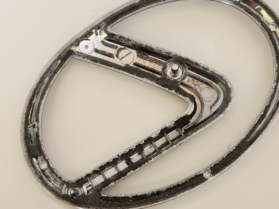 OEM 2002-2006 Lexus ES 330 Rear Trunk Emblem Badge Pins Intact | eBay