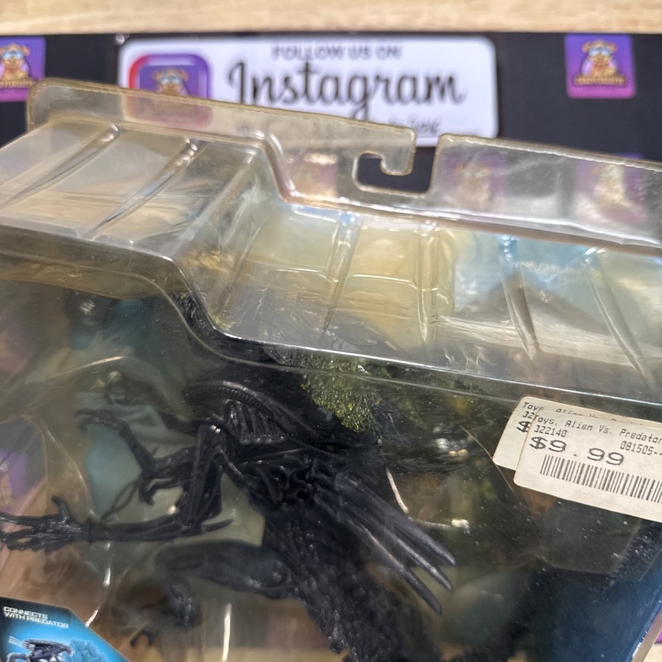 NIB NRFB AVP Alien vs Predator Playsets Alien Queen with Base McFarlane ...