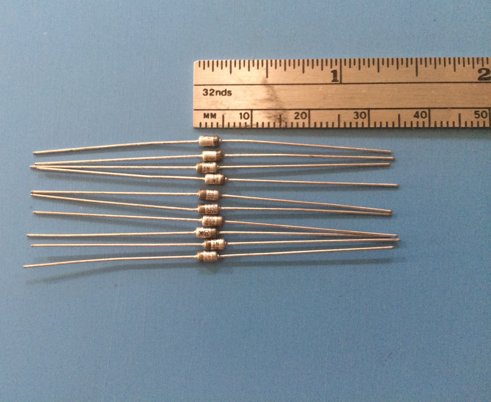 10x 1N5226B MOTOROLA DIODE ZENER 3,3 V 500MW DO35 IN5226B ZENDIODE 10 ...