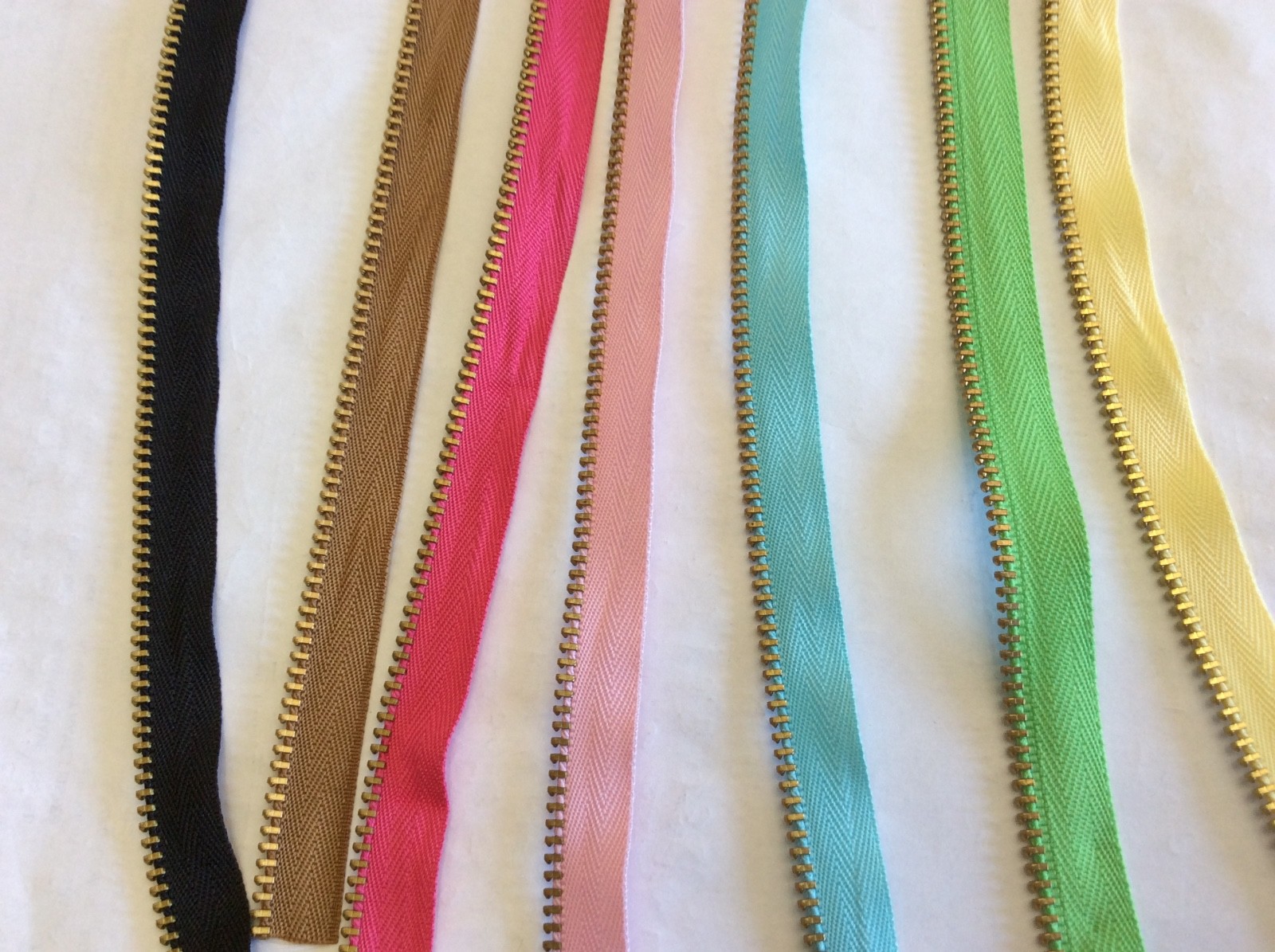 KARI ME AWAY ZIPPER TRIM-1/2" GOLD TONE- 3 YARD INCREMENTS- VARIOUS ...