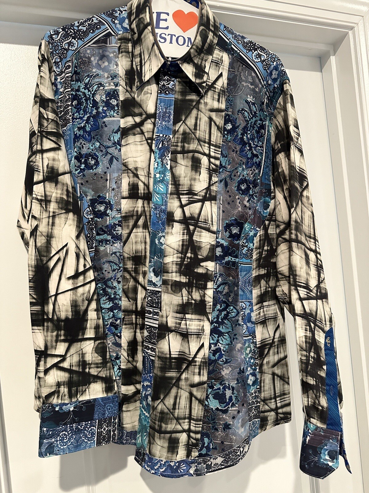 Robert Graham Limited Edition Embroidered Floral- Per… - Gem