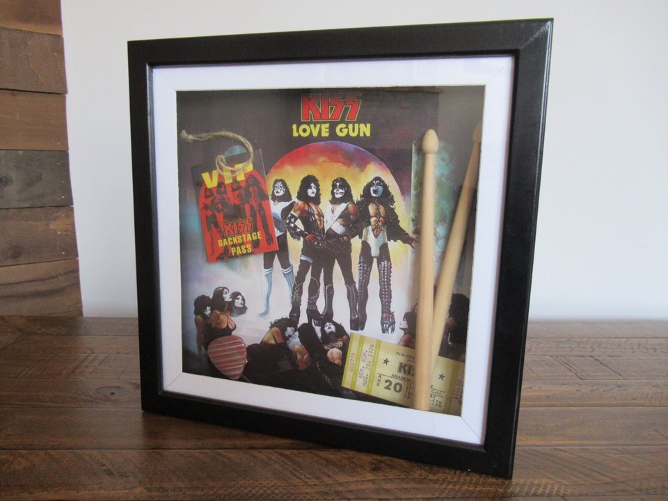 2006 KISS Love Gun Shadow Box-Display Replica Backstage Pass ,Pick ...