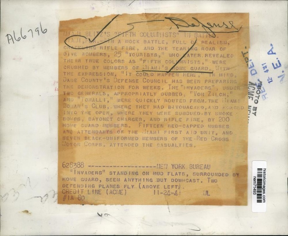 1941 Press Photo "Fifth Columnists" surrounded by the Home Guards in ...