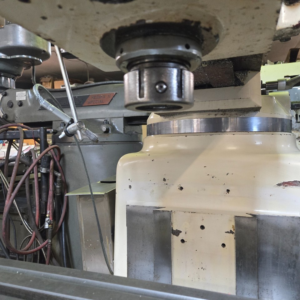 Chevalier Mill FM-33K with Anilam 3300MK 3 axis control, 10Tools ...