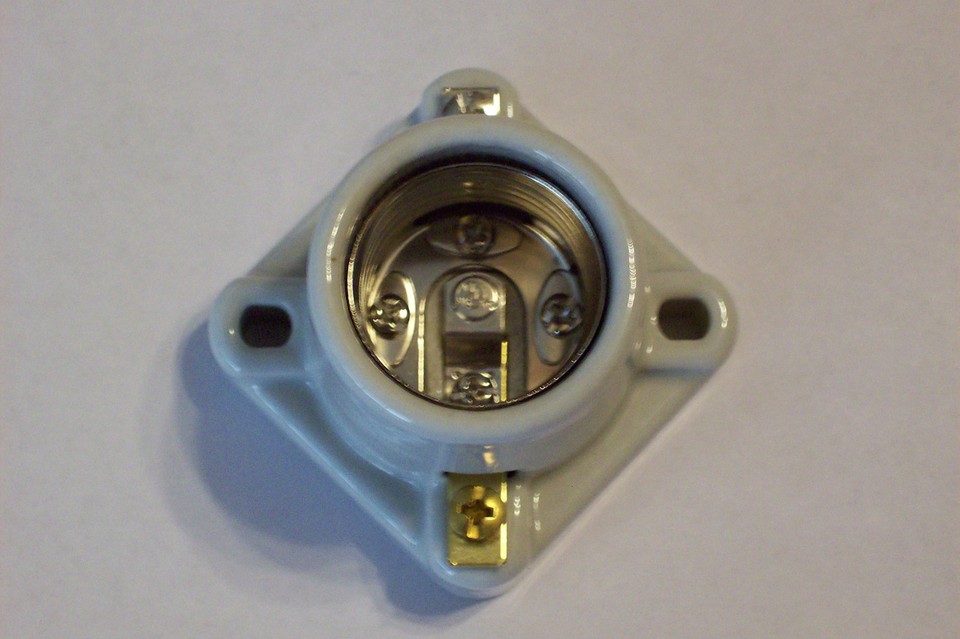 2" SQUARE BASE PORCELAIN PONY CLEAT LAMP SOCKET E26 NEW 47717JB | eBay