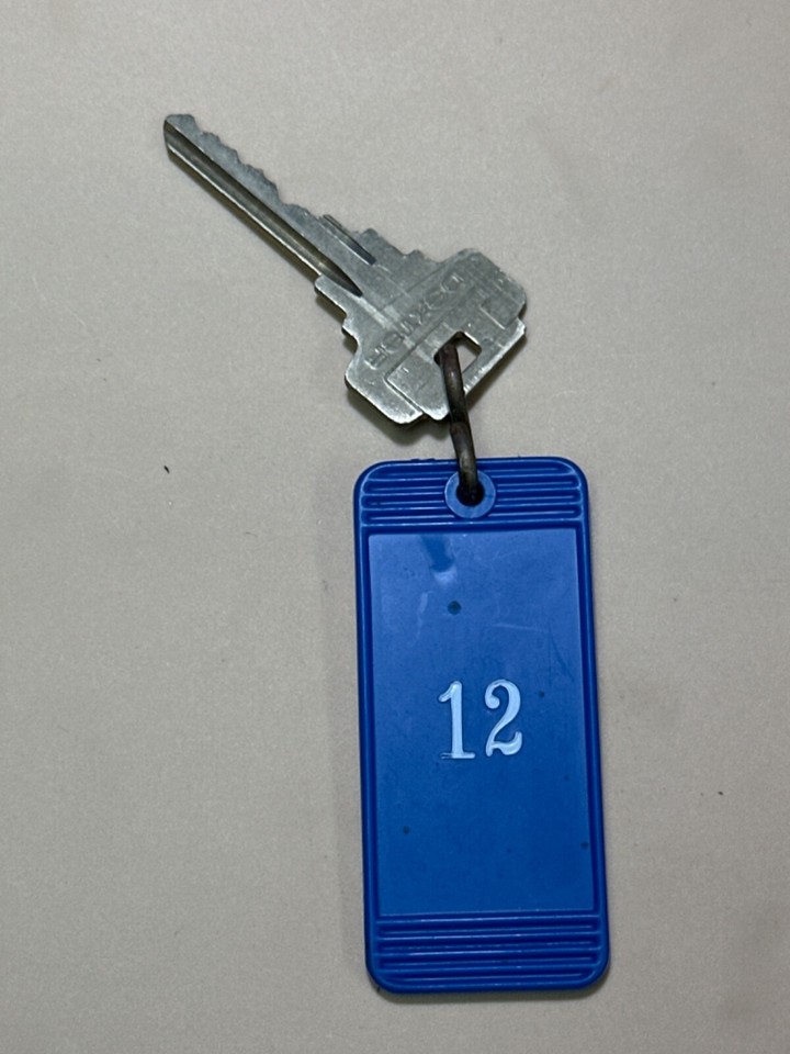 "Travelers Hotel" Motel Room Key Fob & Key Montrose Colorado #12 | eBay