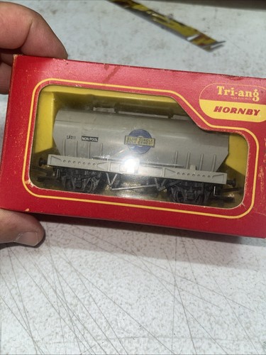 Triang Hornby OO gauge R564 Blue Circle Bulk Cement wagon boxed