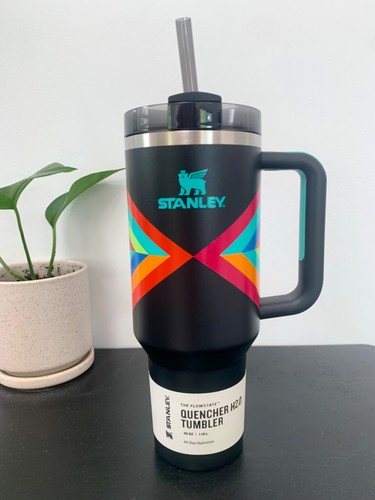 NEW Stanley 40 oz H2.0 Flowstate Quencher Tumbler - HYPER GEO RAINBOW ...