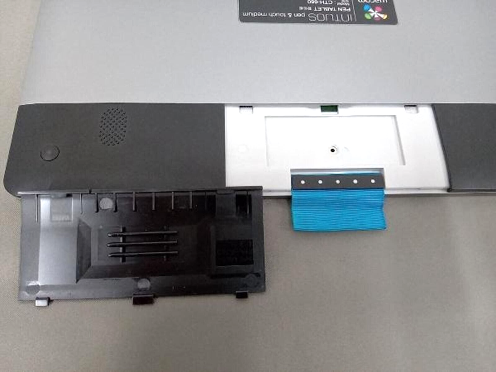 Used Wacom Intuos Pen & Touch Tablet CTH-680/S2 Pro MEDIUM Digital ...