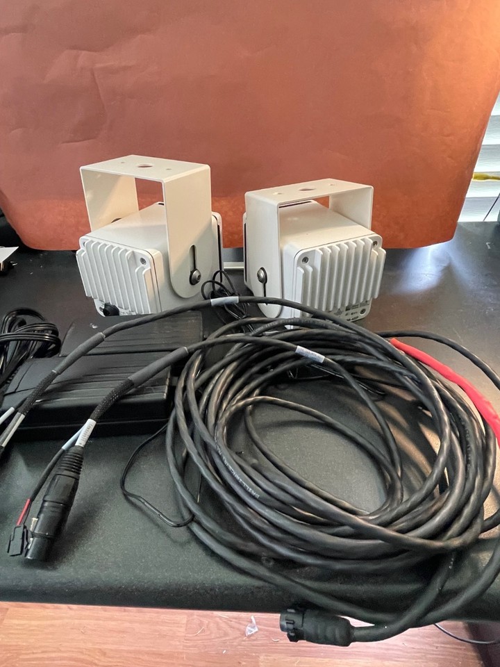 Meyer Sound MM-4XP in White. Two complete speakers, cables and power ...