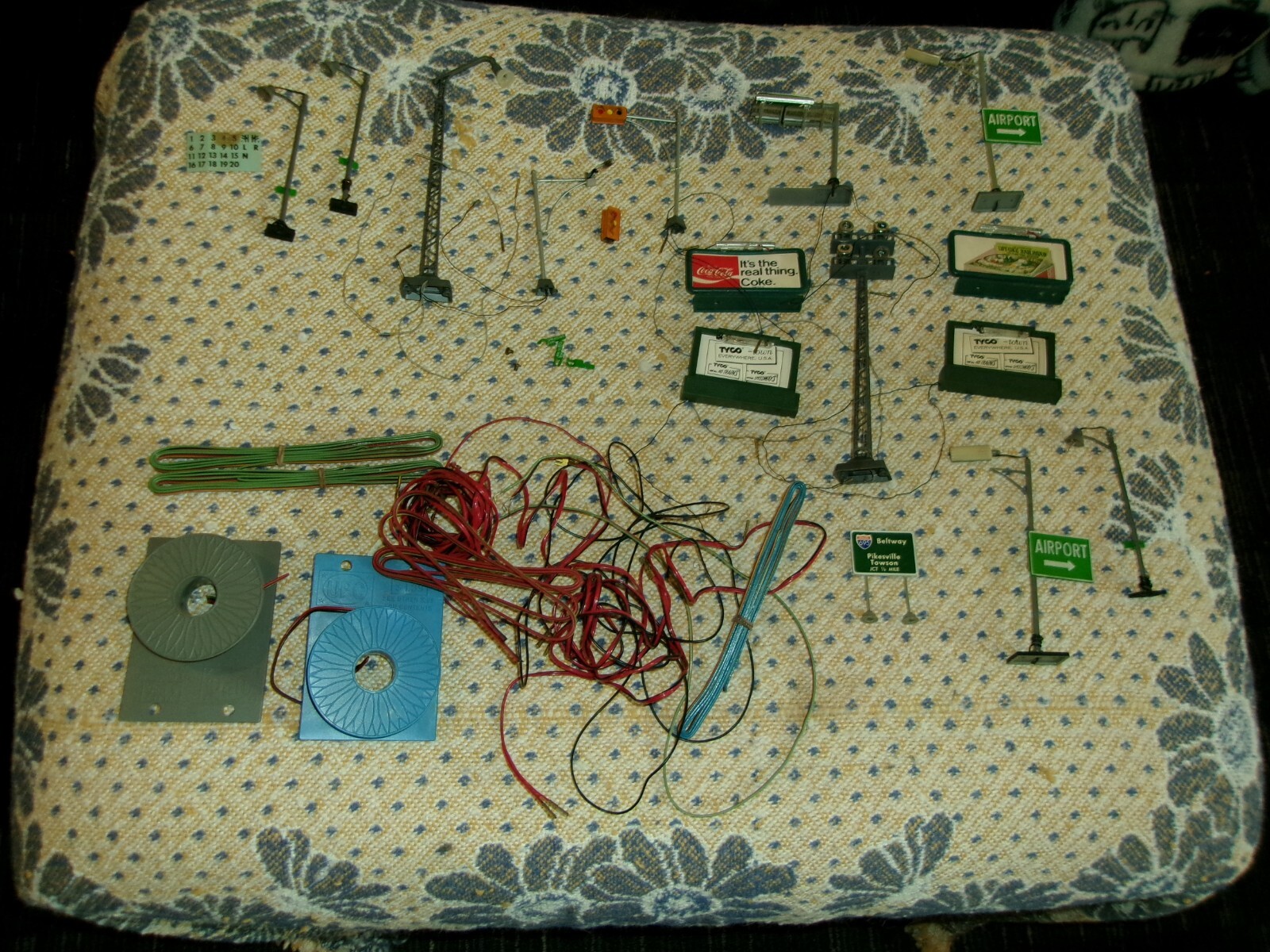 TYCO LIFELIKE HO GAUGE TOY TRAIN ACCSORIES BILLBOARDS STREET ...