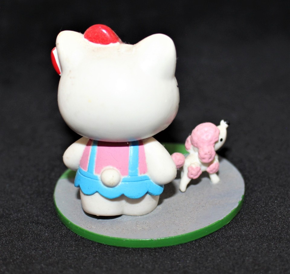 Sanrio Hello Kitty 2009 Standing Ornament Poodle & Daisy Walk In The ...