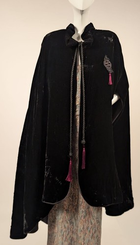 LUX VINTAGE BLACK VELVET CLOAK W THICK CORD TIES W TASSELS W RUFFLED ...