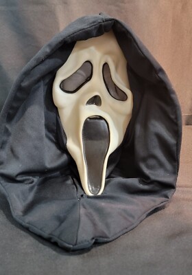 Scream Fun World Div Gen 2 Glow In The Dark Delux Hooded Ghostface Mask ...