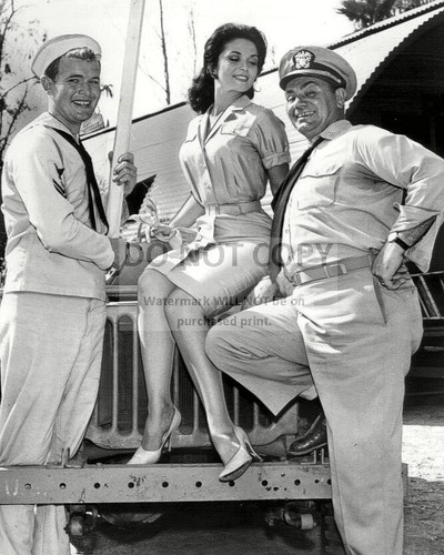 ERNEST BORGNINE AND LISA SEAGRAM IN "McHALE's NAVY" - 8X10 PHOTO (DA ...