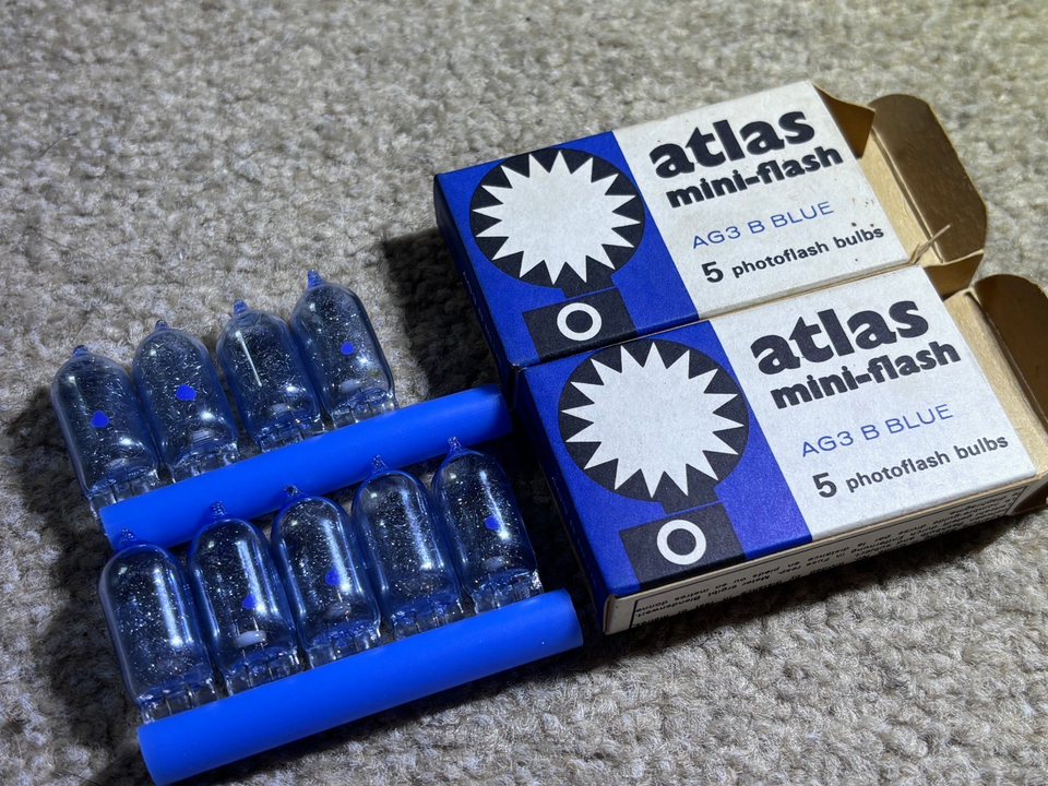 Atlas Mini-Flash Super AG1B Blue Photoflash Bulbs 14 bulbs in Box ...