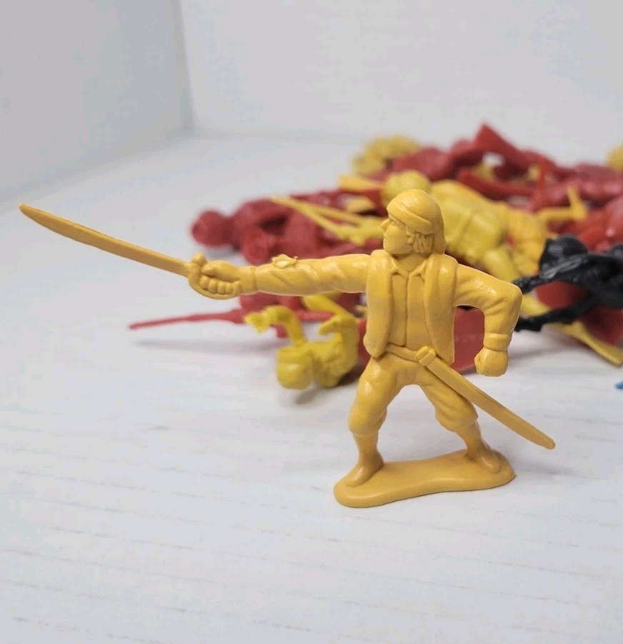 Lot of 49 - Vintage 1960's Plastic Frogmen Scuba Diver Multicolored Toy ...