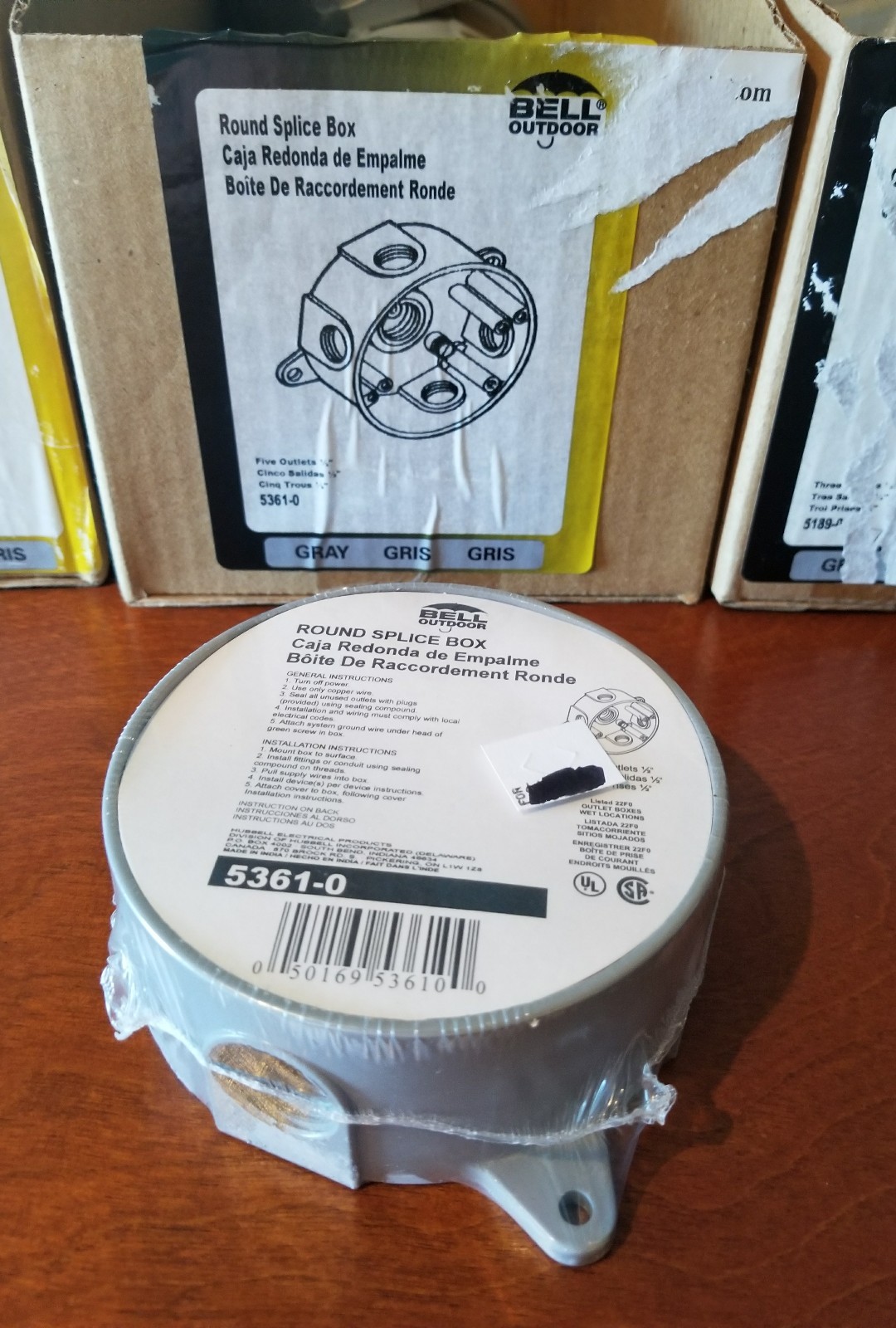 Hubbell-Bell 5361-0 5-1/2-Inch Outlets 4-Inch Round Weatherproof Splice ...