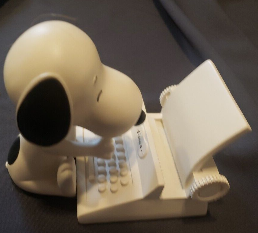 LN Hallmark Peanuts Snoopy Cell Phone Holder | eBay