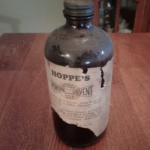 HOPPE'S 1940 NITRO POWDER SOLVENT NO. 9 TRADE MARK 16 Fl. OZ. 3/4 FULL ...