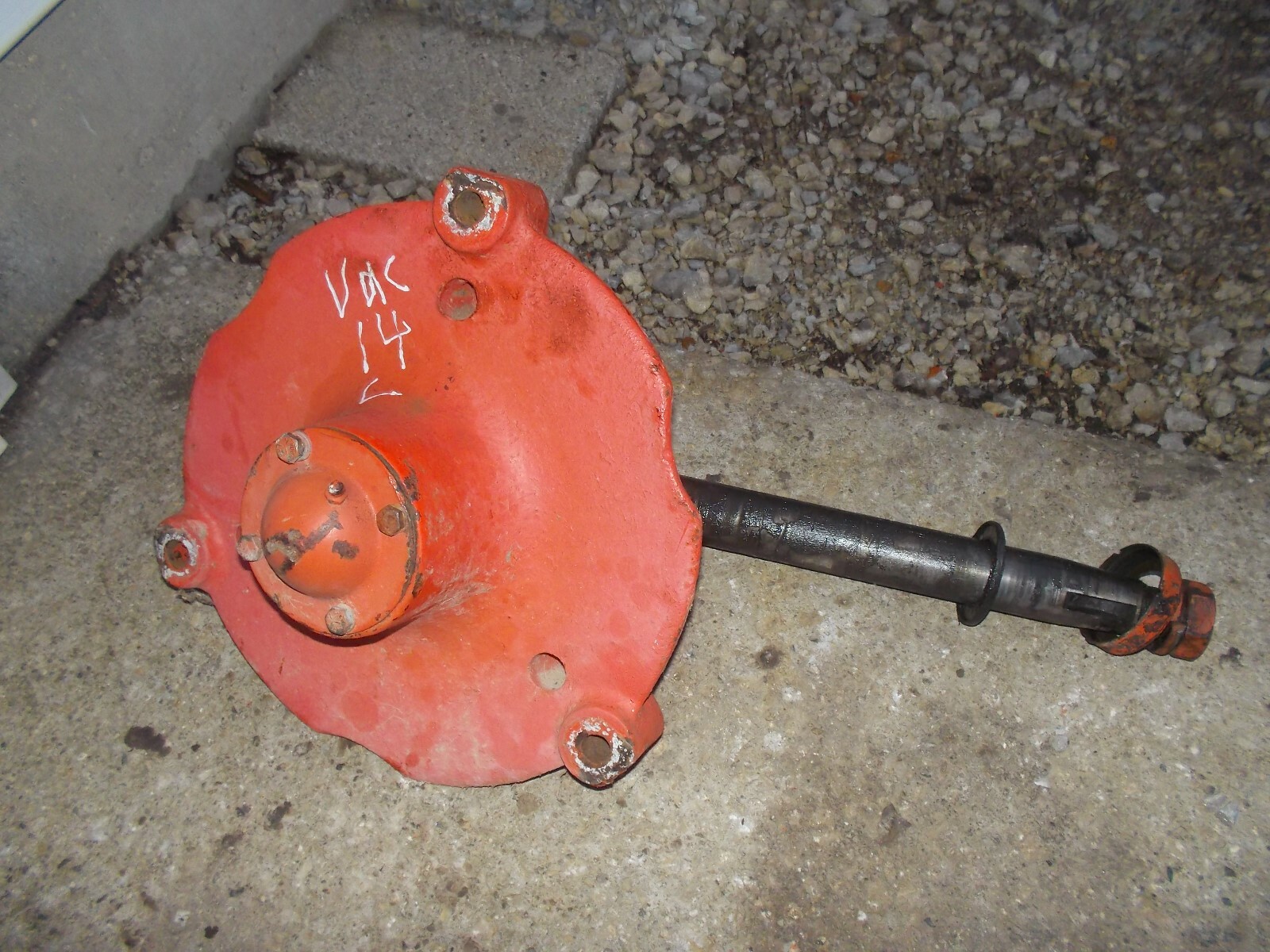 Case VAC 14 VAC14 tractor Left L front spindle shaft w/ hub complete w ...