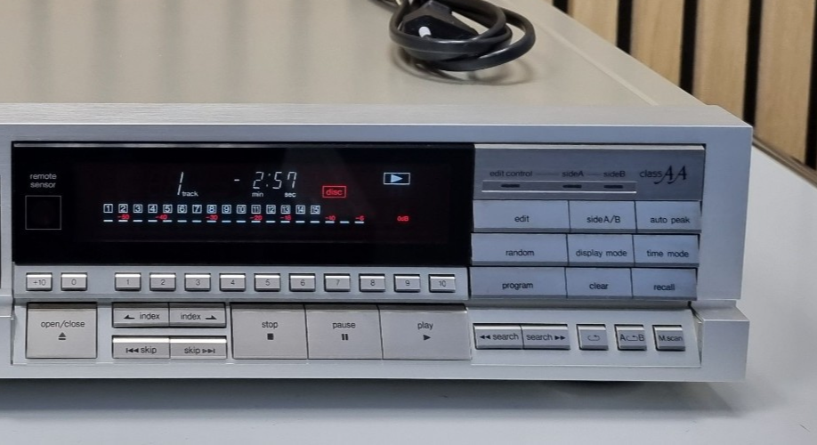 Technics SL-P550 CD Player HiFi High-End Class AA 18-Bit Linear Drive ...